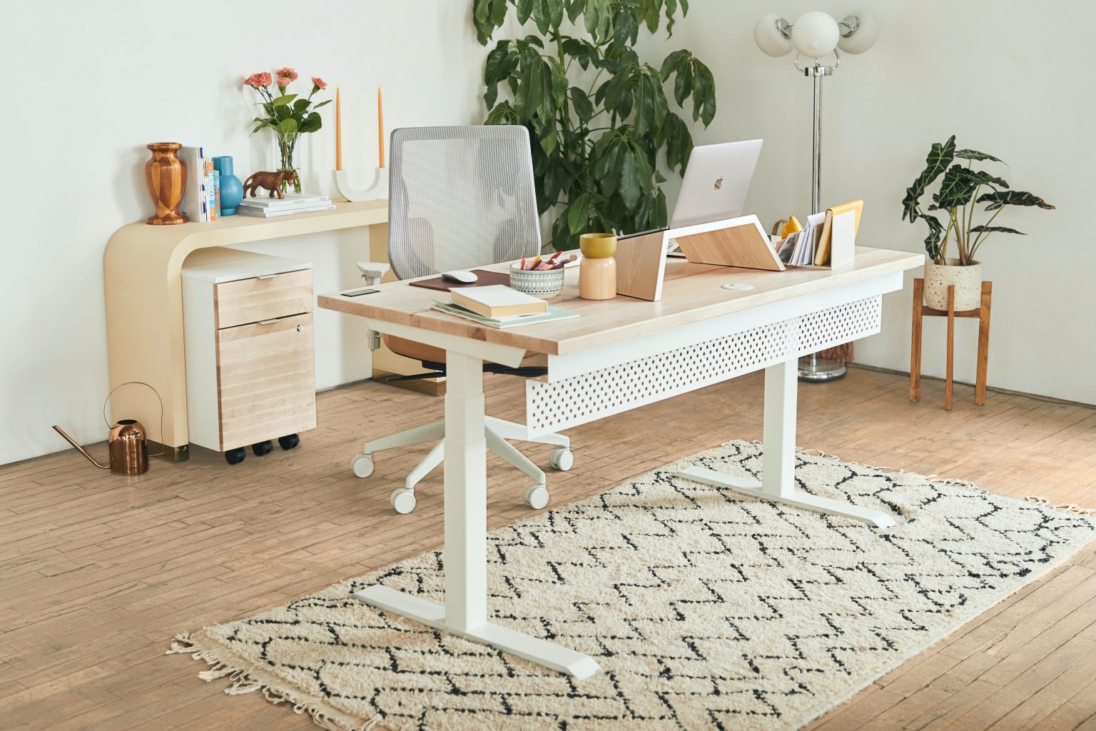 How to Use a Standing Desk: Tips and Tricks to Use in 2023